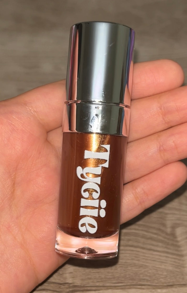 Hot chocolate High Shine Lip Gloss 8ml – Tyciie Cosmetics